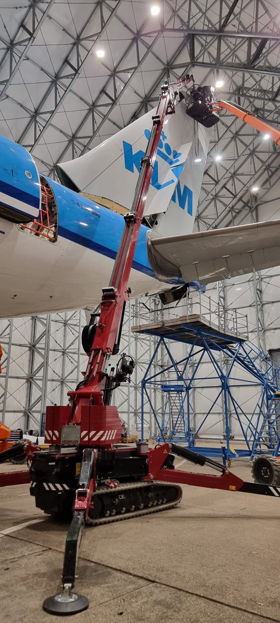 Installing a wing on an aircraft